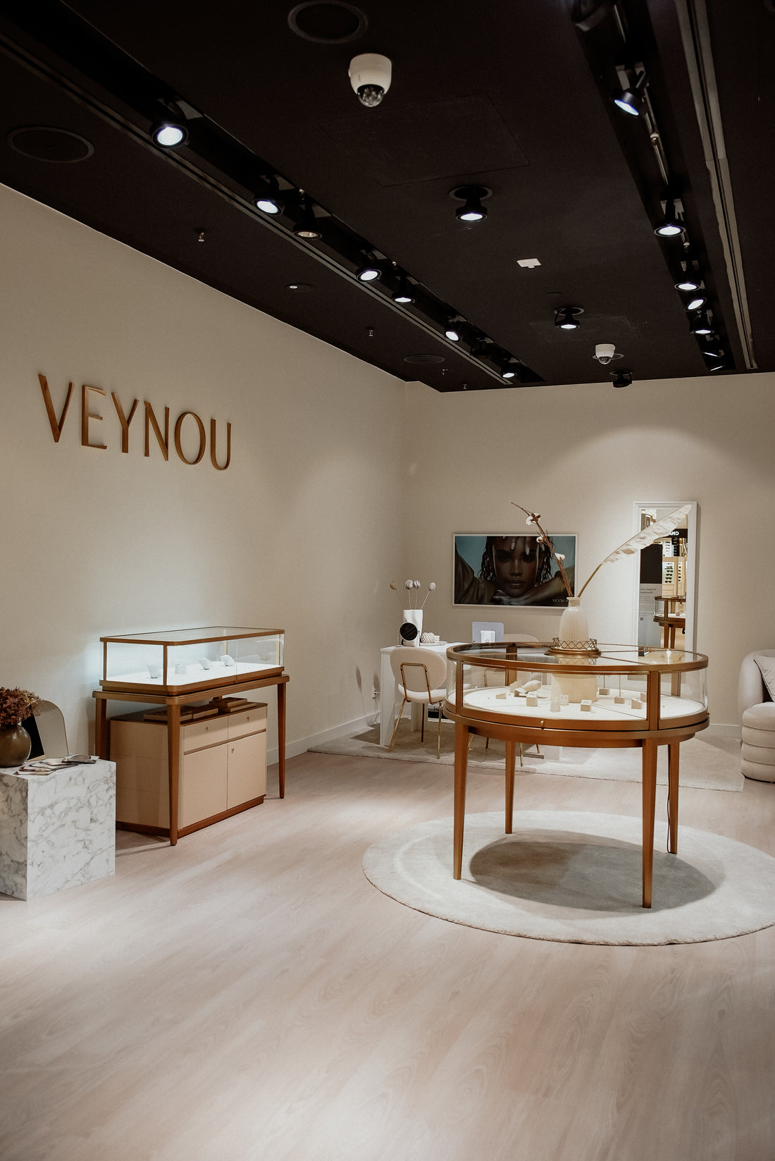 Breuninger Pop-Up Boutique - VEYNOU