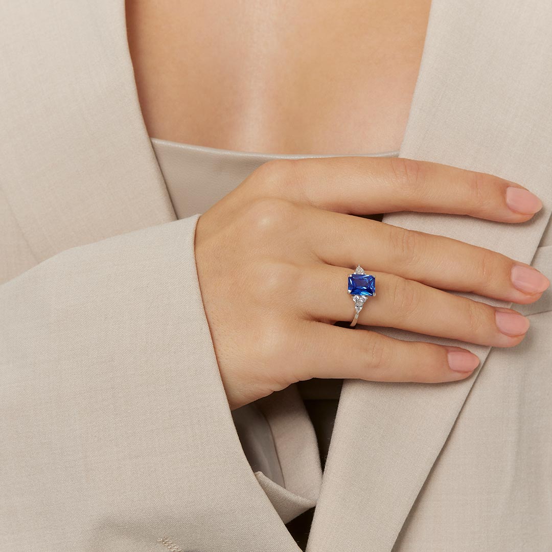 Ring AVA in 14k gold with lab-grown sapphire and diamonds – VEYNOU
